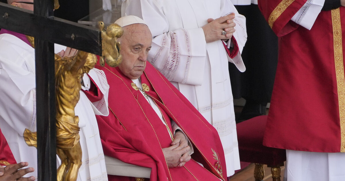 Pope makes last-minute decision not to deliver Palm Sunday Mass homily