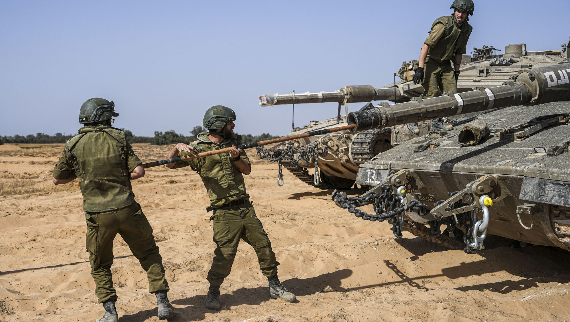 Israeli tanks encircle eastern half of Rafah