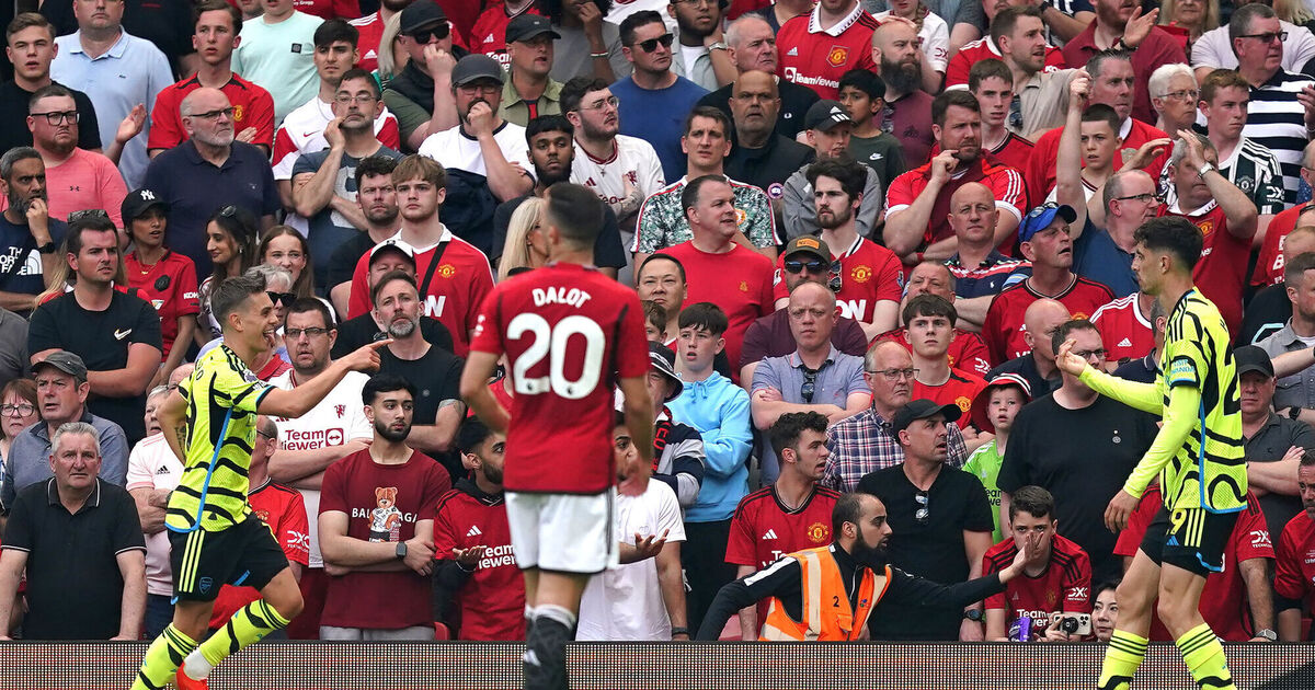 Trossard's Old Trafford goal keeps Arsenal in title hunt