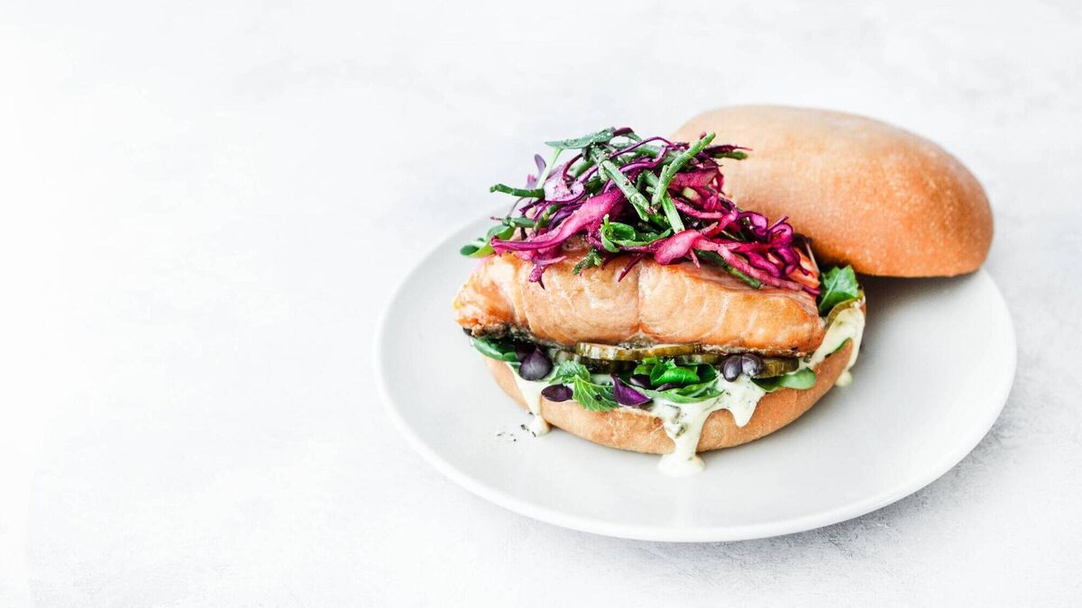 Salmon Fillet Burger, Samphire Slaw & Apple Mayo