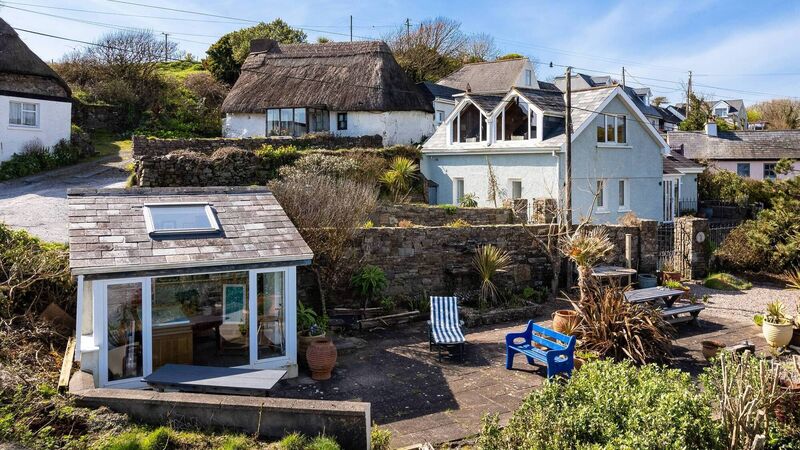 Bank Holiday banker for €550k at beguiling Guileen