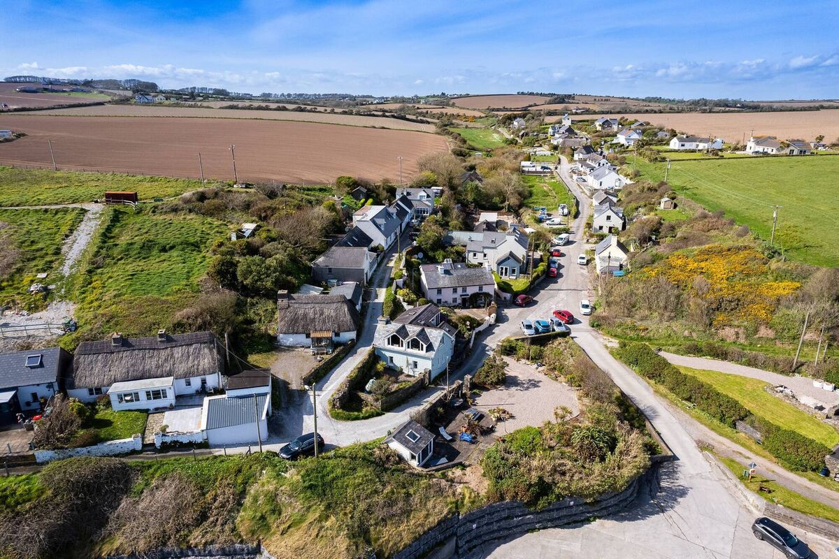 Bank Holiday banker for €550k at beguiling Guileen