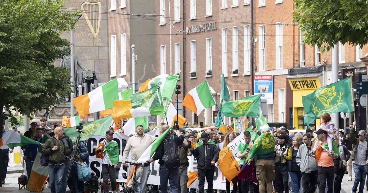 Young girl leads anti-migrant chants as protest makes its way through ...