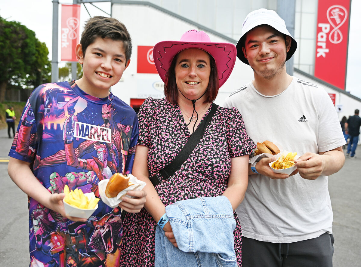 Musgrave Park review: Shania Twain stops Cork gig for 10 minutes to ...