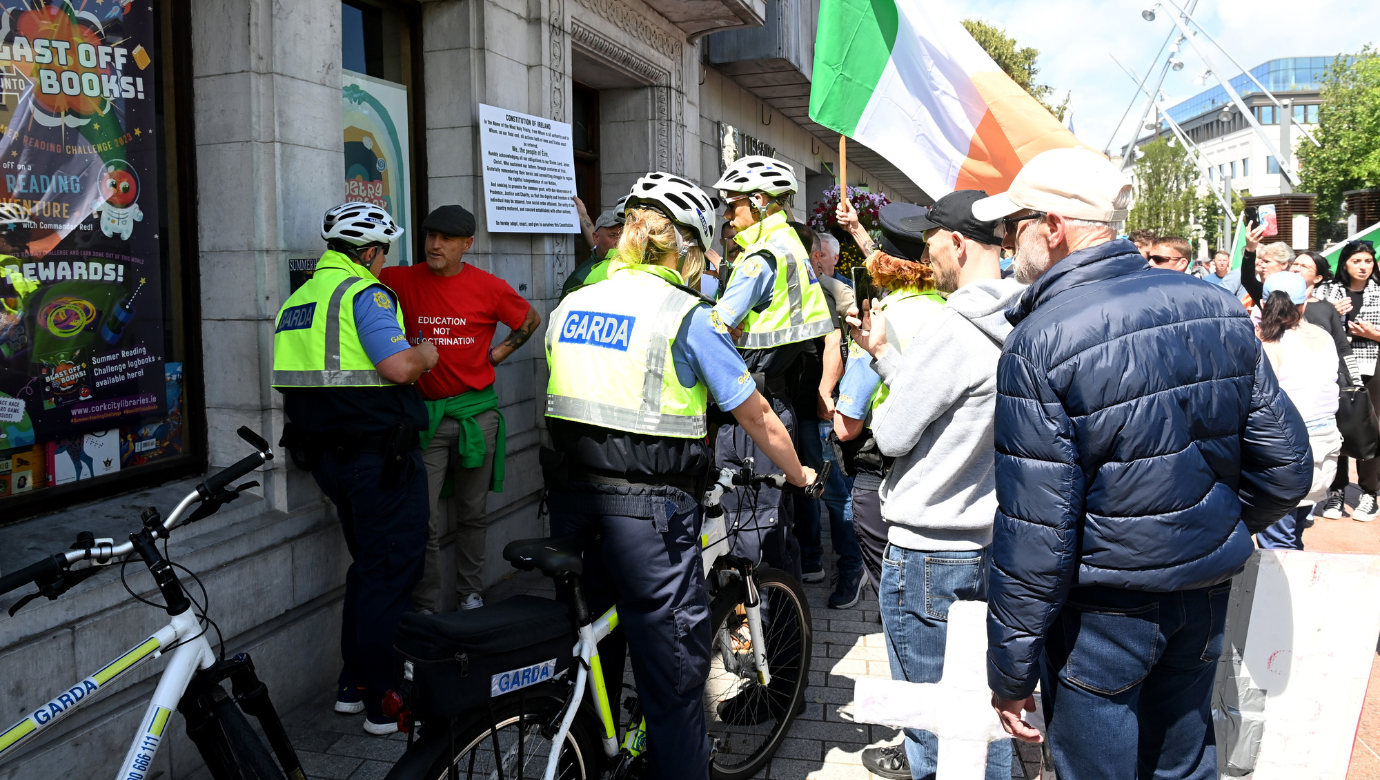 Verbal aggression, physical harassment and protest: workers facing ...