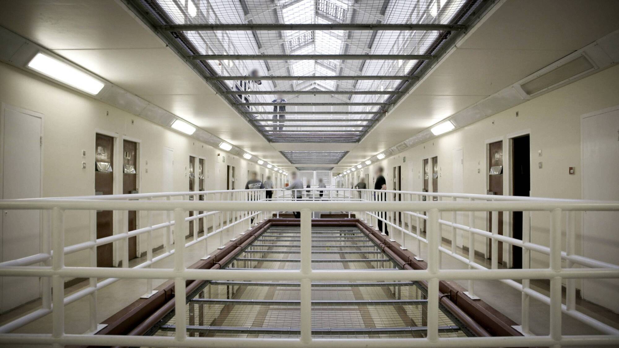 Government considering interim measure to allow prison officers work ...