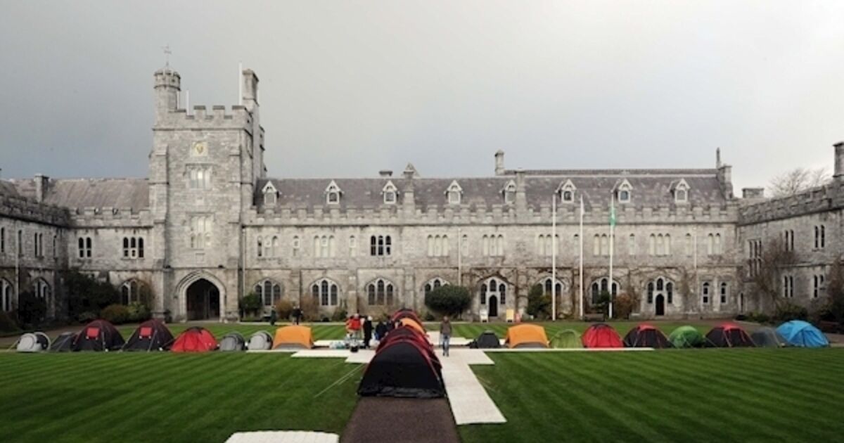 Tents remain in UCC protest as Union enters talks with management