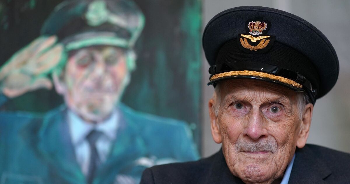 Irish fighter pilot who faught in Battle of Britain celebrates 105th ...