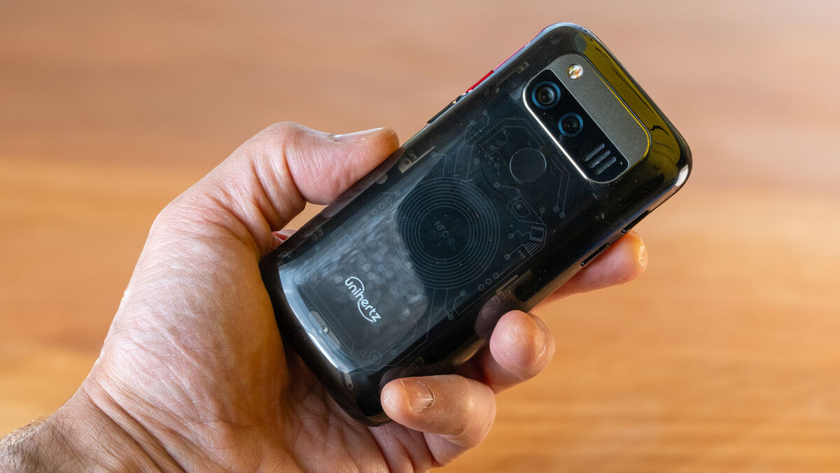 UniHertz Jelly Max: The mighty miniature phone that surprises