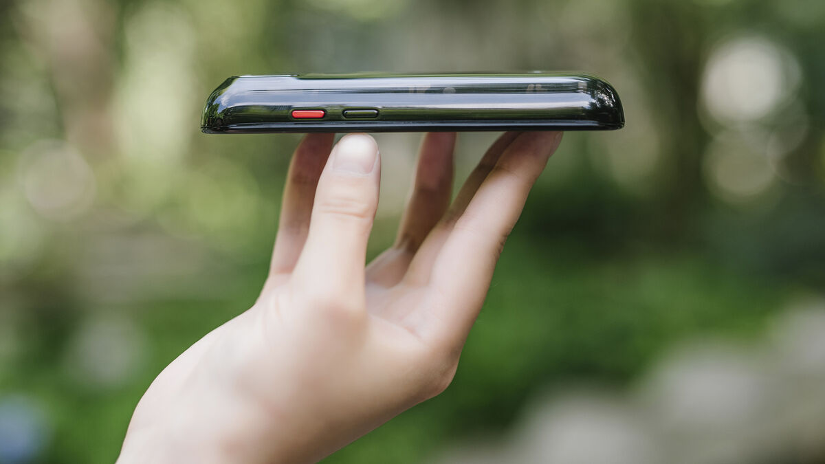 UniHertz Jelly Max: The mighty miniature phone that surprises