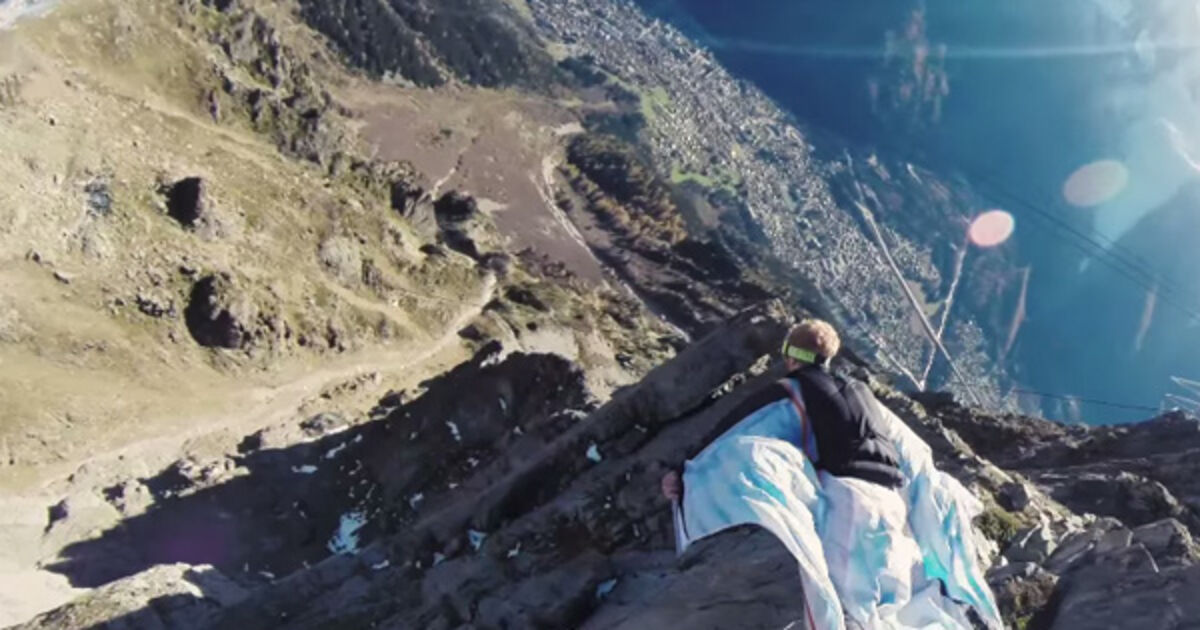 Video: The world's first mid-air wingsuit high-five