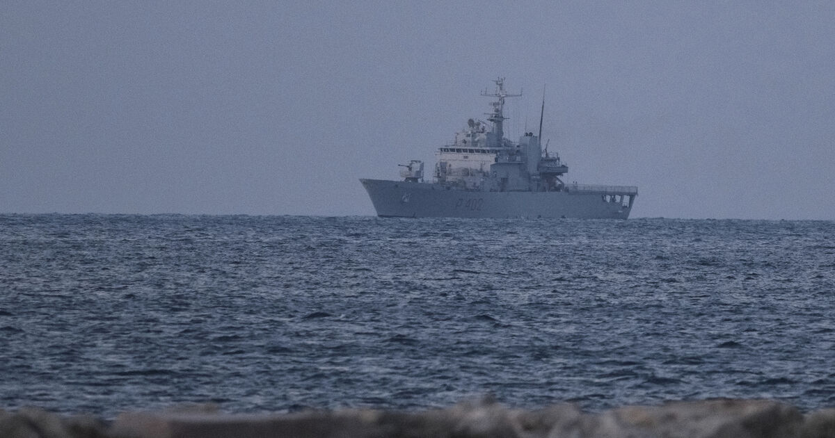 First Italian ship carrying intercepted migrants docks at Albanian port