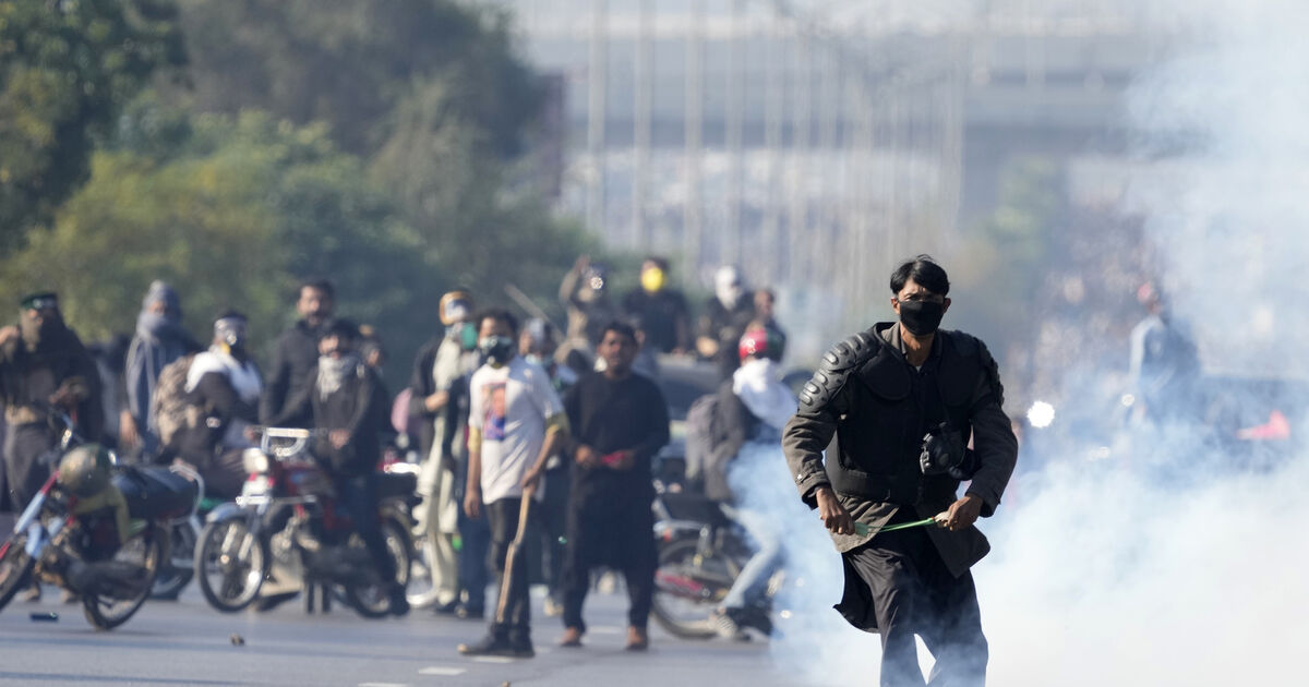 At least six killed in violence as Khan supporters breach Islamabad ...