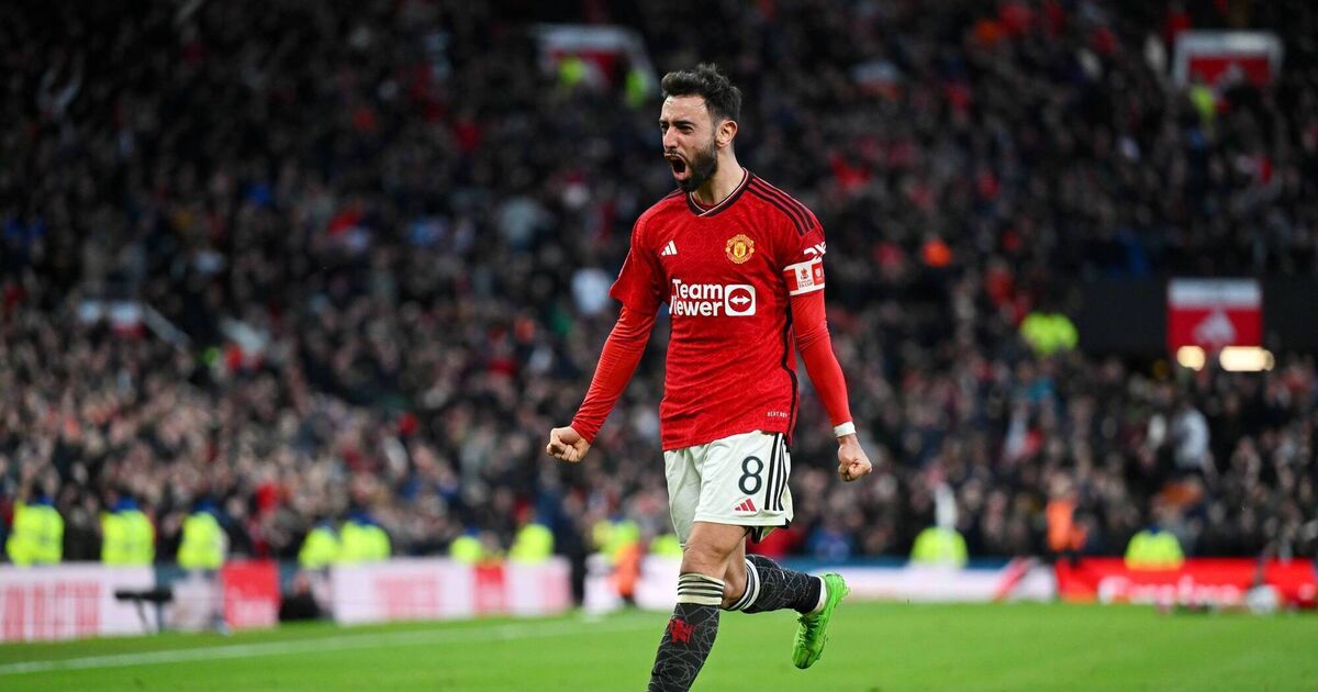 Fernandes rescues United with late winner over battling Rangers