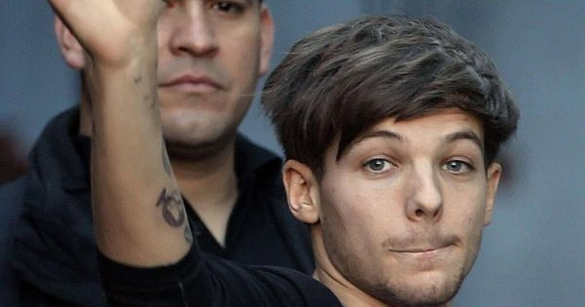 1D's Louis splits from girlfriend