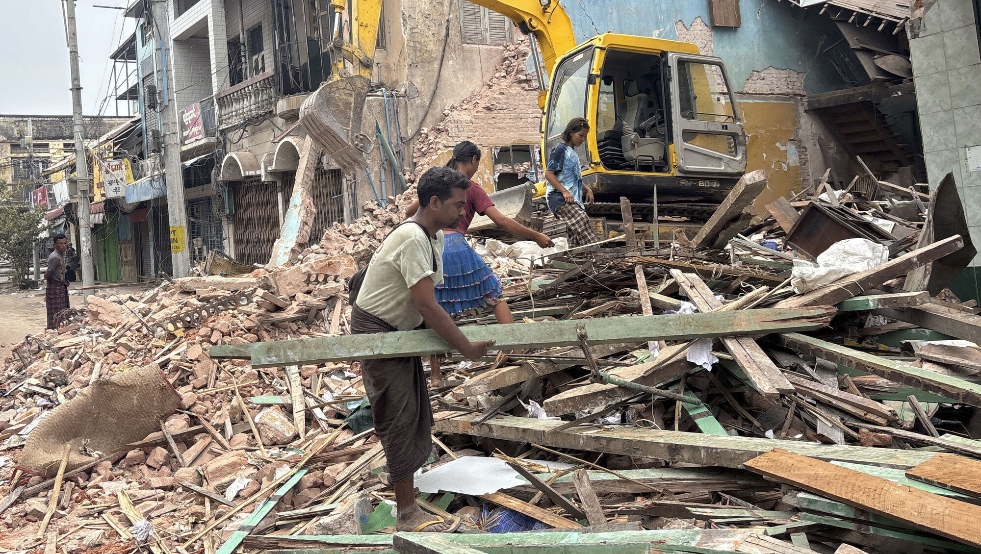 Myanmar hit by fresh earthquake as it recovers from major tremor