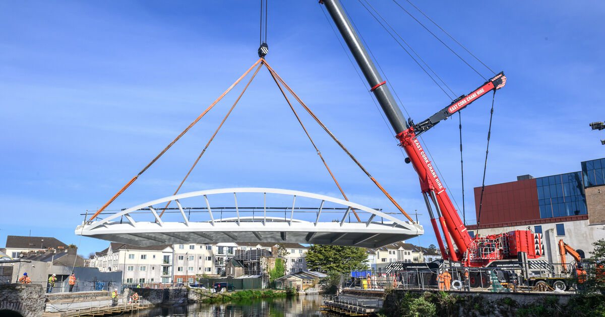 Watch: New pedestrian bridge lifted into place in Cork City