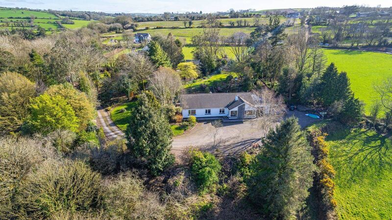 Dam fine private Eden on the shores of Inniscarra lake