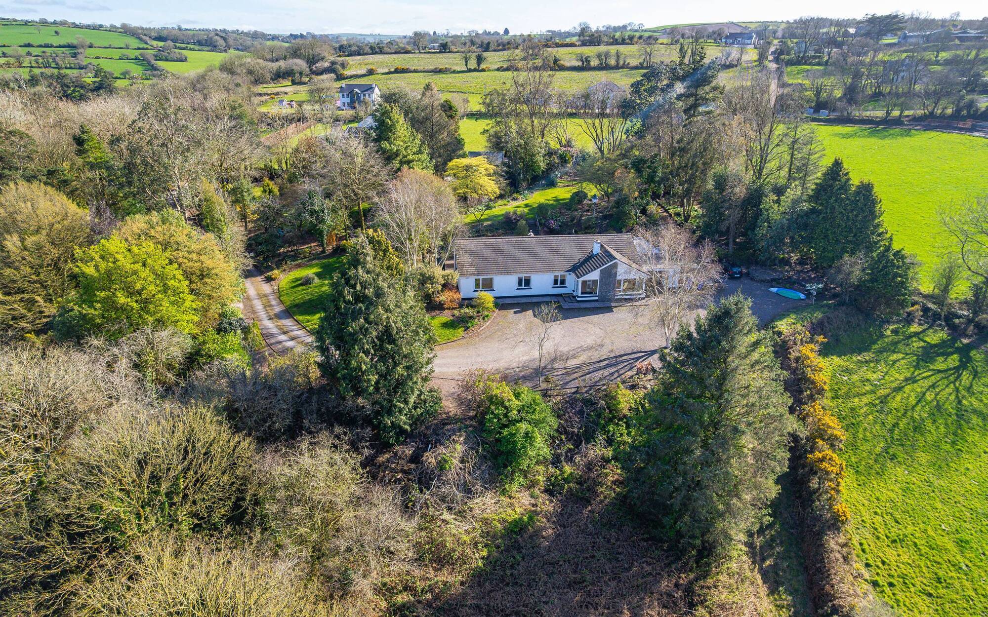 Dam fine private Eden on the shores of Inniscarra lake
