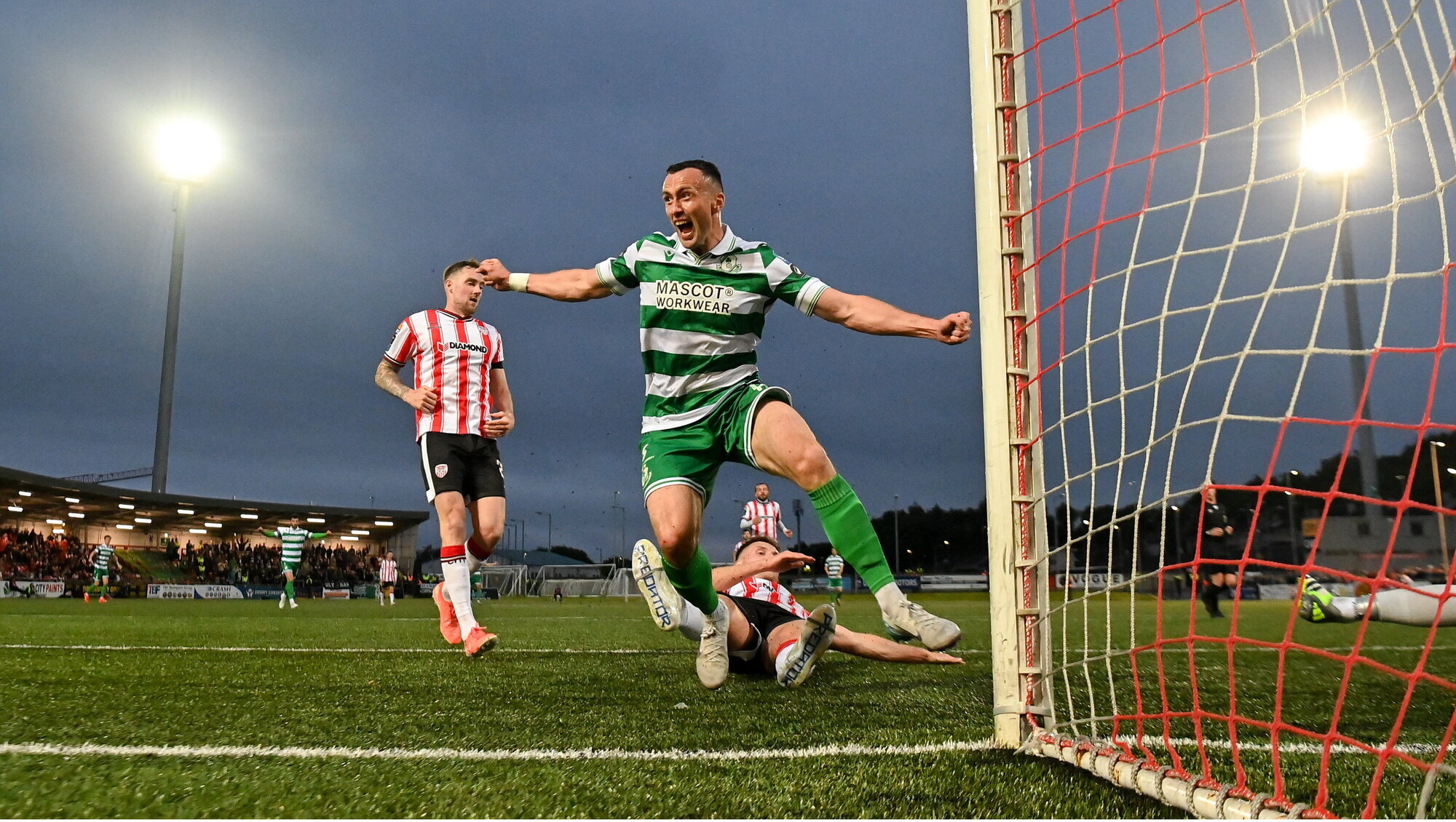 McEneff gets late winner as Shamrock Rovers come from behind to beat Derry
