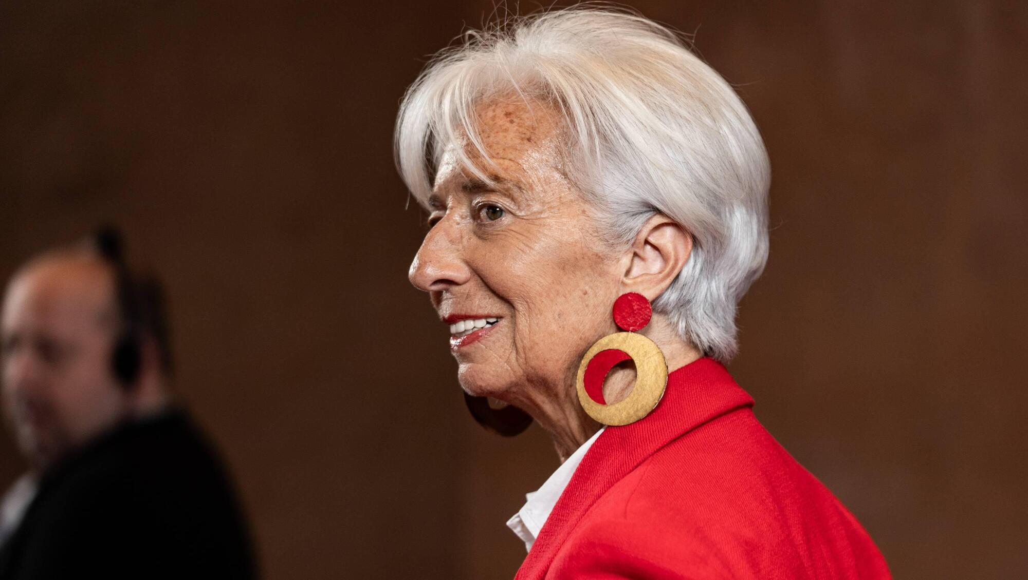 Economists warn ECB to avoid delaying last two rate cuts
