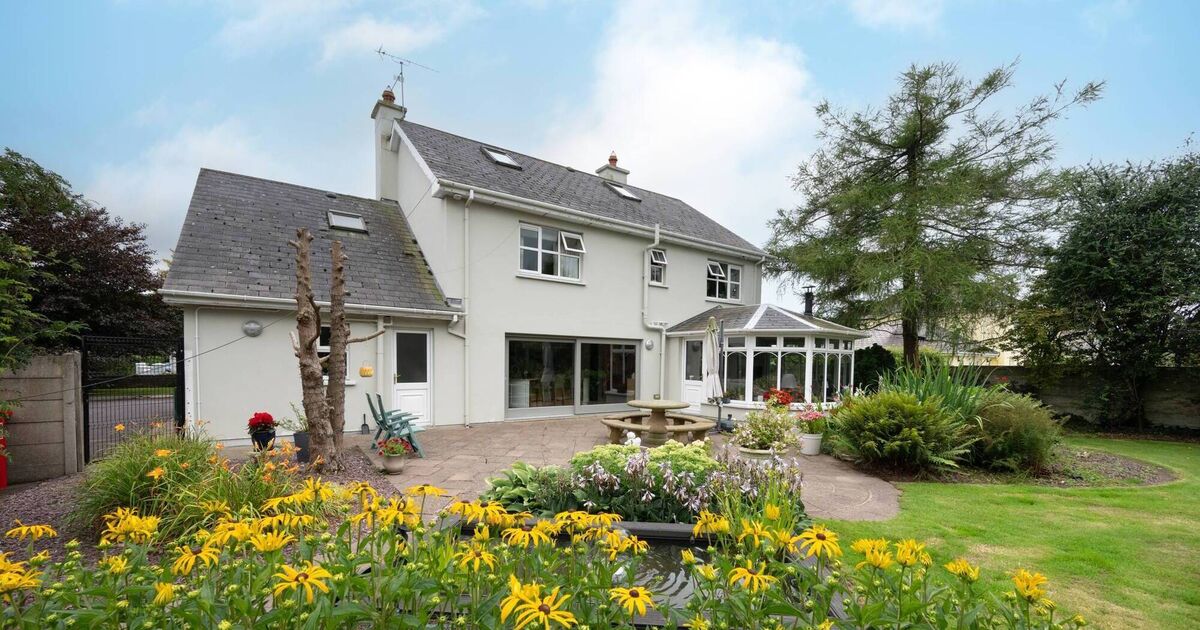 Crossbarry family home with mature gardens and Aga kitchen listed at € ...