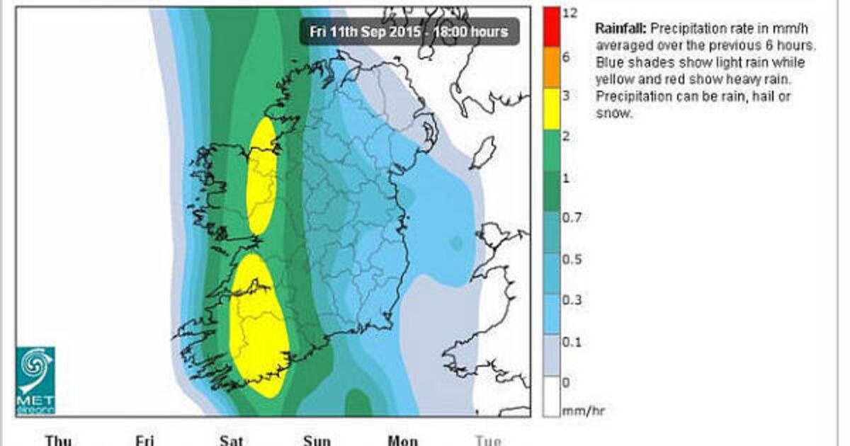 Homes flooded in Co Clare, couple trapped in car in flood waters