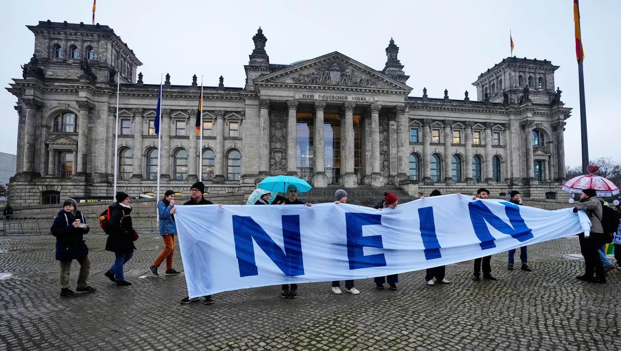 German MPs rubberstamp military service plan amid school pupil protests