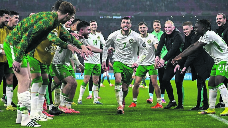 Call for pub licensing hours to be extended if Ireland qualifies for ...